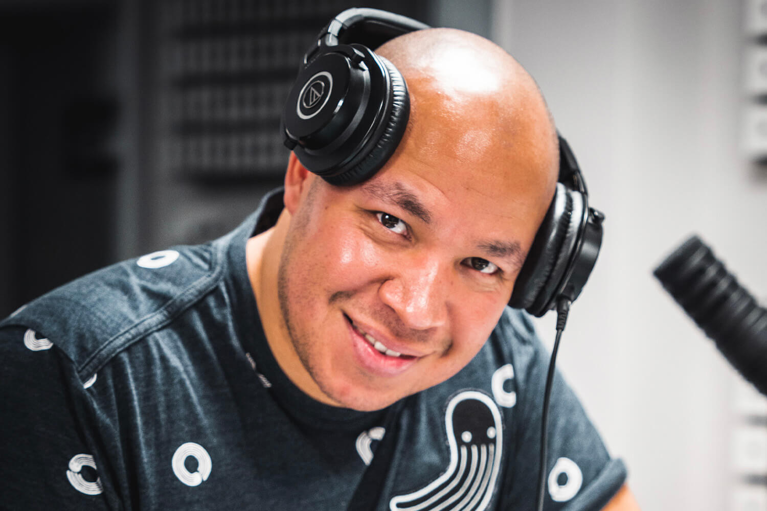 Base FM | Revolution